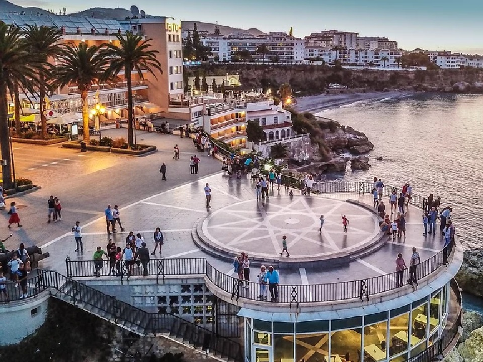 8 essential plans you should do in Nerja - Blog Casasol